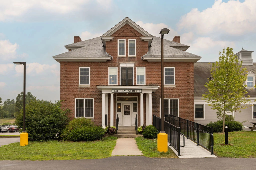 Valley Regional Hospital Staff Housing | ShawContract