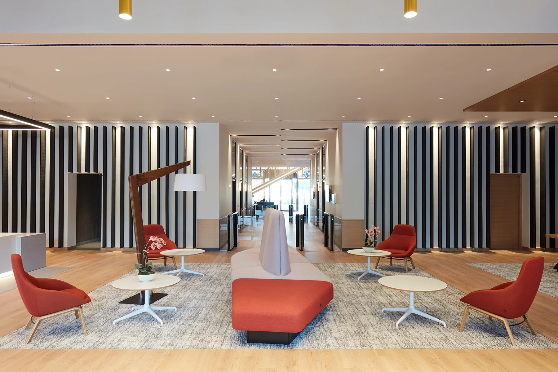 PWC Emaar Square HQ DXB - Dubai UAE | ShawContract