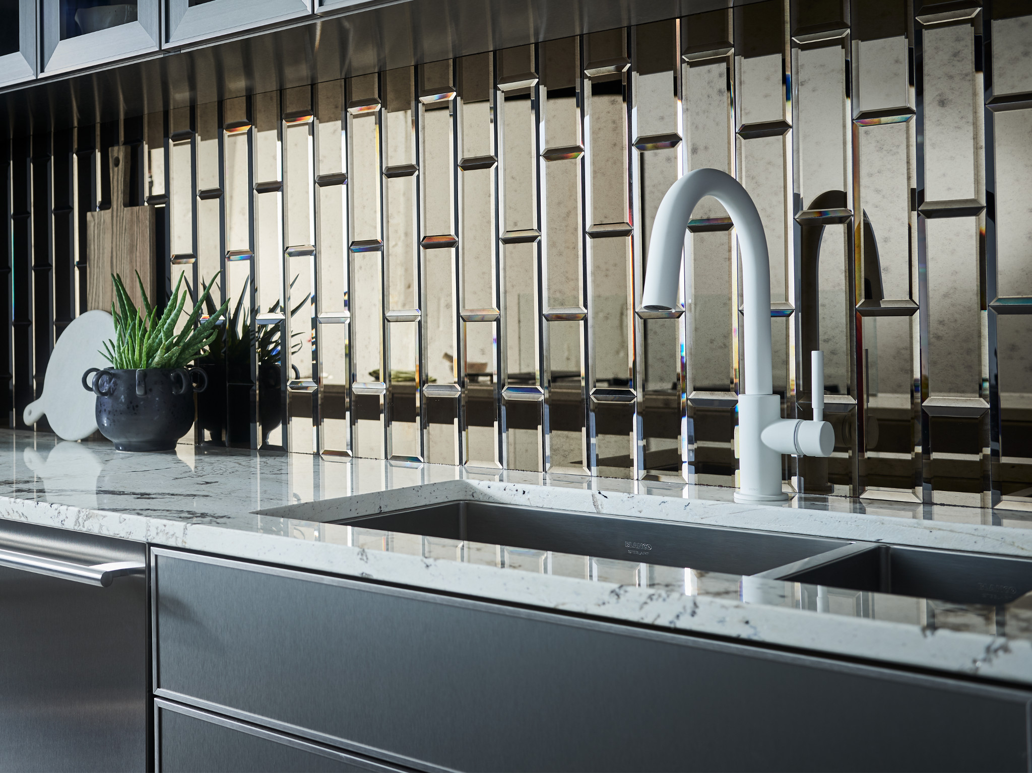 VULCAN 3X9 BEVELED MIRROR TILE SA26A 00600 Shaw Floors